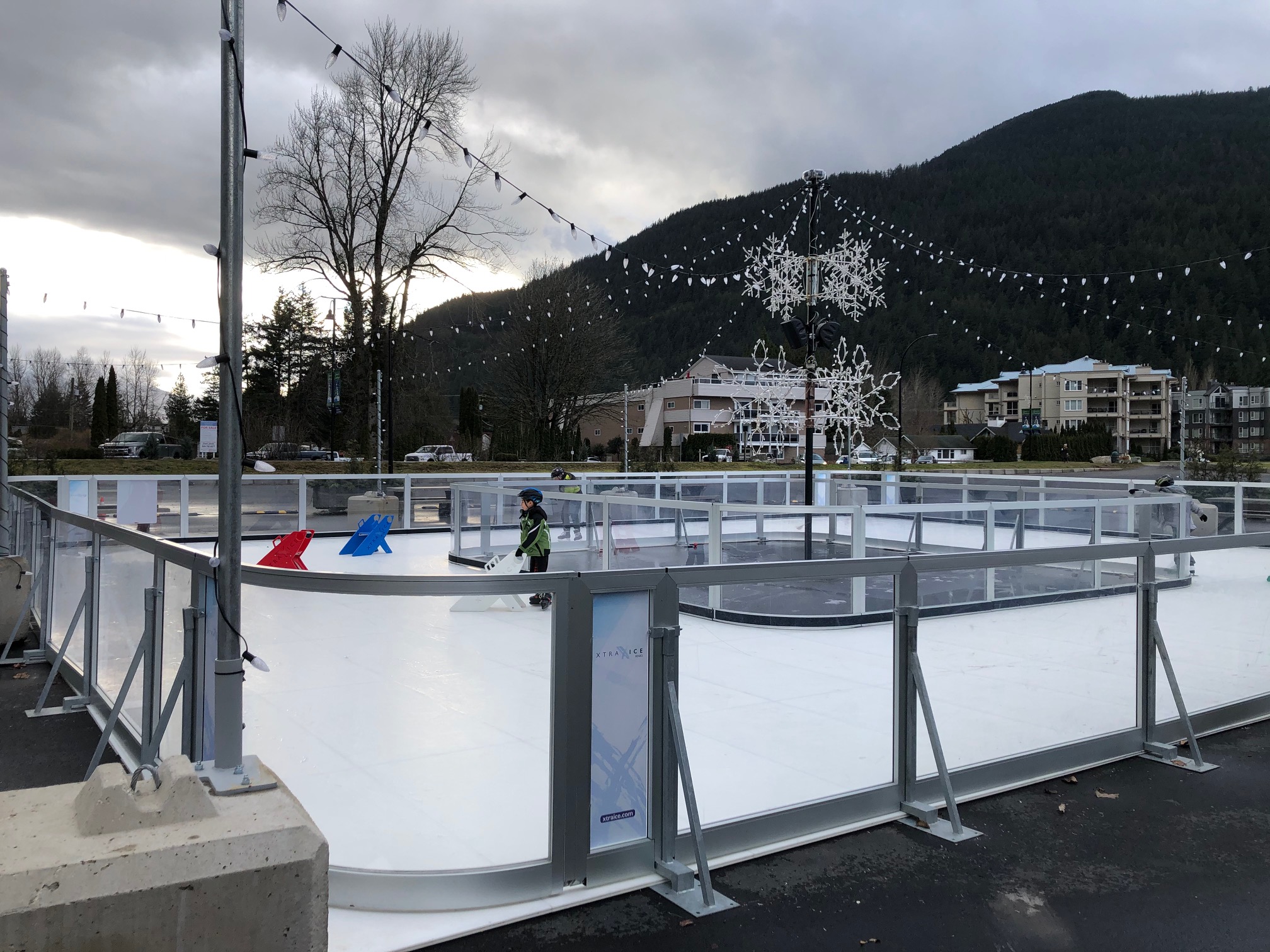 Harrison’s Starlight Skating Rink Now Open on Esplanade – FVN