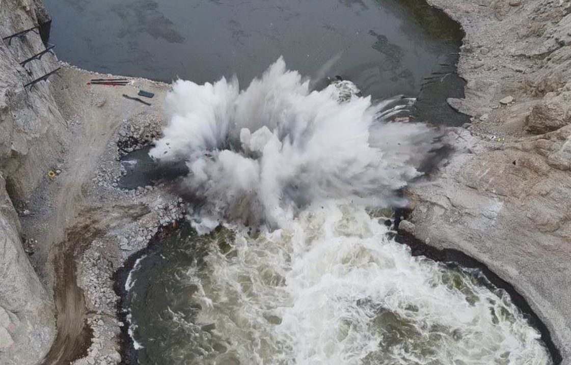 Big Bar Landslide – While We Worry About COVID, Crews Continue Blasting ...