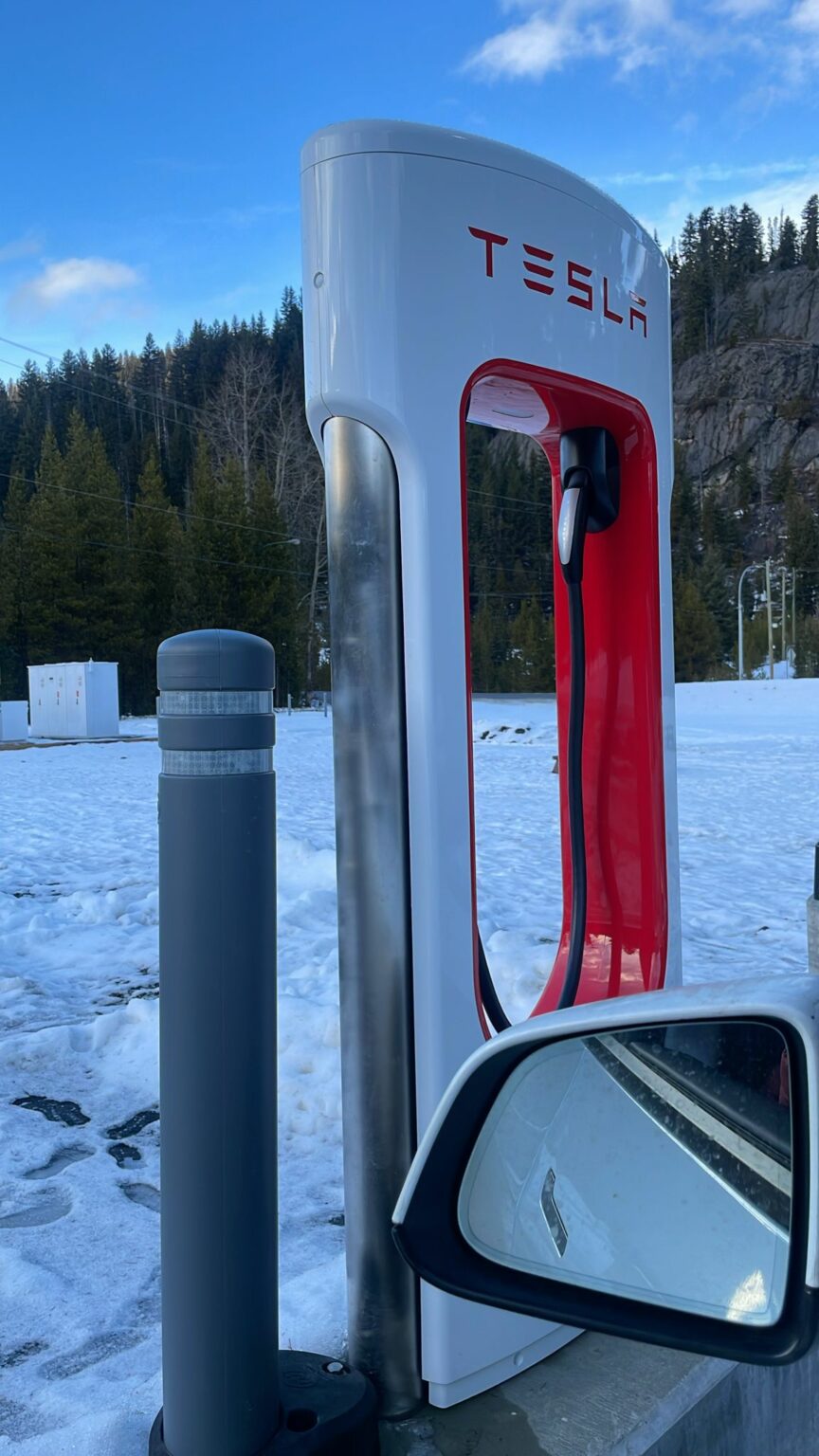 Tesla Builds 12 Stall Supercharger Station in Manning Park – FVN