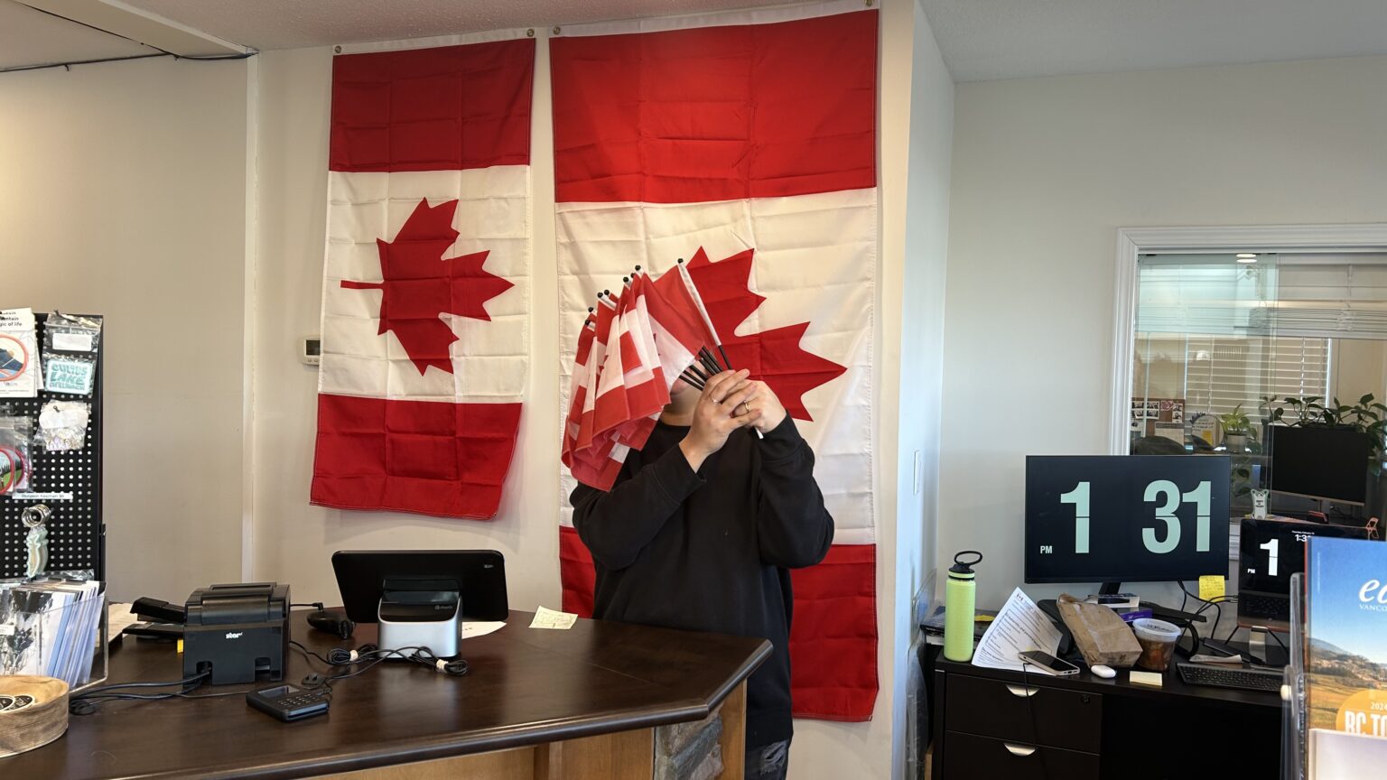 The Canadian Flag Turns 60 and Now, Flag Shops Can’t Keep Up – FVN